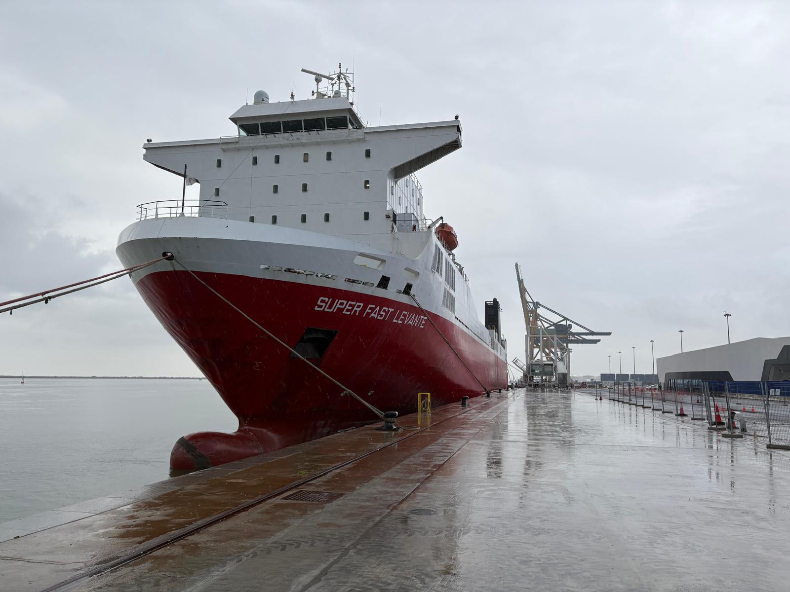 El Puerto de Huelva cuenta con la primera línea marítima regular de ...